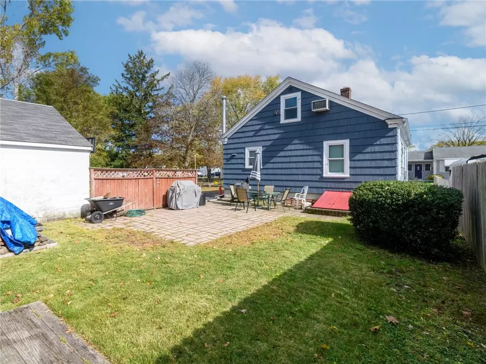 44 Stanley St, Pawtucket, RI 02861 | MLS# 1398789 | 23 Photos - Movoto