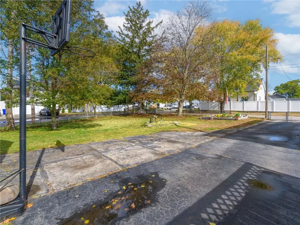 44 Stanley St, Pawtucket, RI 02861 | MLS# 1398789 | 23 Photos - Movoto