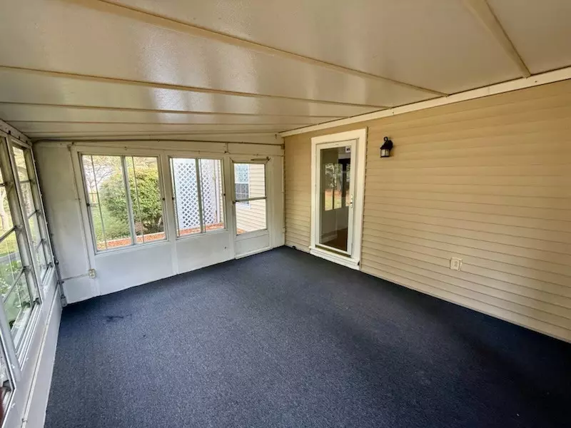 15 Valiant Dr, Coventry, RI 02816 | MLS# 1399092 | 28 Photos - Movoto