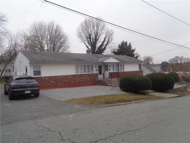 140 Lawrence St, Cranston, RI 02920 | MLS# 1400990 | 29 Photos - Movoto