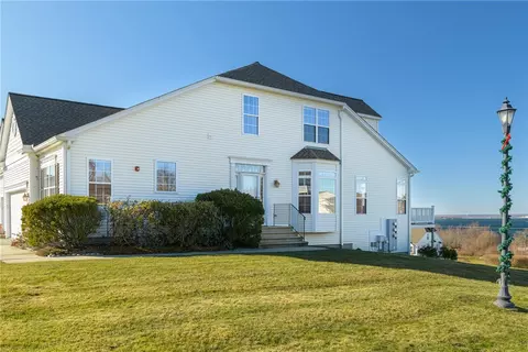 222 Rolling Hill Rd, Portsmouth, RI 02871 | MLS# 1402111 | 43 Photos ...