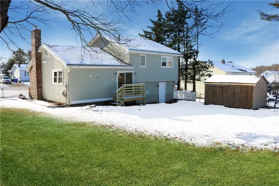 1 Jovere Dr, Westerly, RI 02891 | MLS# 1403598 | 21 Photos - Movoto