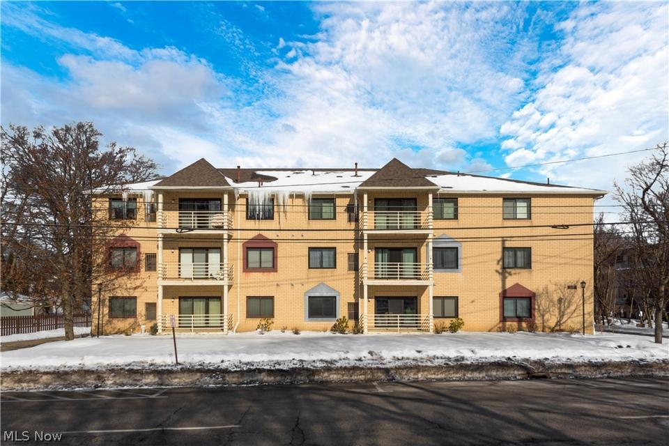 19510 Lorain Rd #105, Fairview Park, OH 44126 | 26 Photos - Movoto