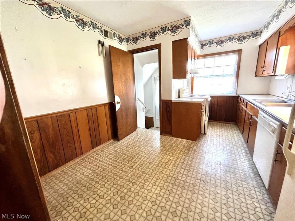 1146 Raff Rd SW, Canton, OH 44710 | 15 Photos - Movoto