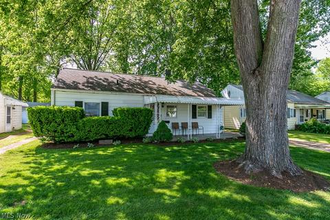 604 Marine St, Fairport Harbor, OH 44077 | 25 Photos | MLS #4386651 ...