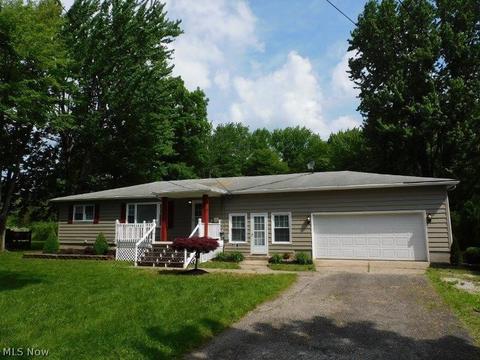1380 Hamlin Dr, Ashtabula, OH 44004 | 31 Photos | MLS #4378189 - Movoto