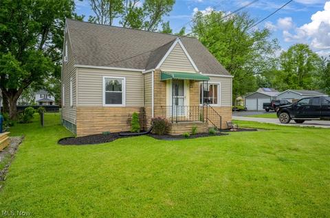 201 Caroline Ave, Hubbard, OH 44425 | 29 Photos | MLS #4378890 - Movoto