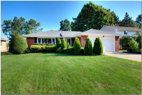 6731 Enfield Dr, Mayfield Heights, OH 44124 | 26 Photos | MLS #4403759 ...