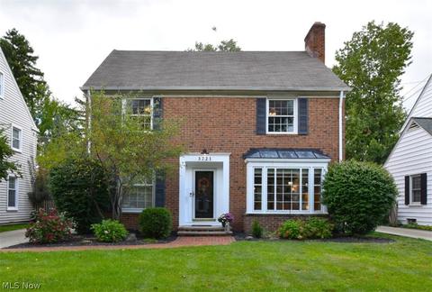 3721 Traver Rd, Shaker Heights, OH 44122 | 32 Photos | MLS #4407544 ...