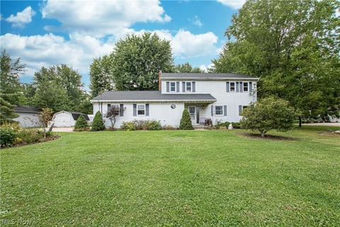 680 Bartlett Rd, Aurora, OH 44202 | 35 Photos | MLS #4408345 - Movoto