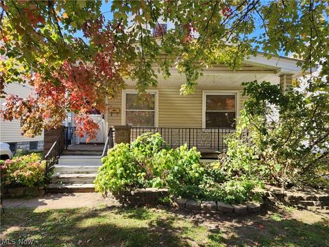 2082 Robin St, Lakewood, OH 44107 | 17 Photos | MLS #4415625 - Movoto