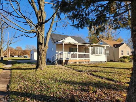 1203 Maple Dr, Lorain, OH 44052 | 28 Photos | MLS #4419888 - Movoto