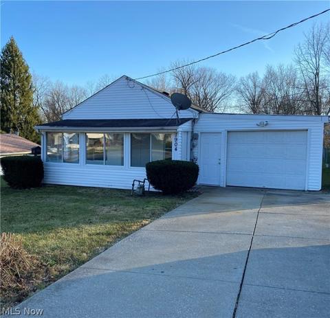 1904 Ronald Rd, Akron, OH 44312 | 33 Photos - Movoto