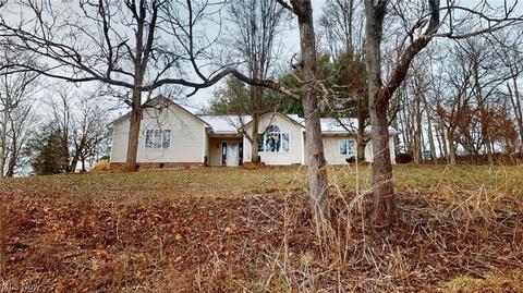 2621 Vaughan Ave, Parkersburg, WV 26101 | 29 Photos | MLS #4435957 - Movoto