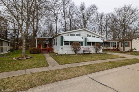 73 Periwinkle Dr, Olmsted Twp, OH 44138 | 26 Photos | MLS #4436420 - Movoto