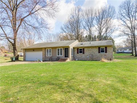 4277 Springdale Rd, Uniontown, OH 44685 | 26 Photos | MLS #4447399 - Movoto