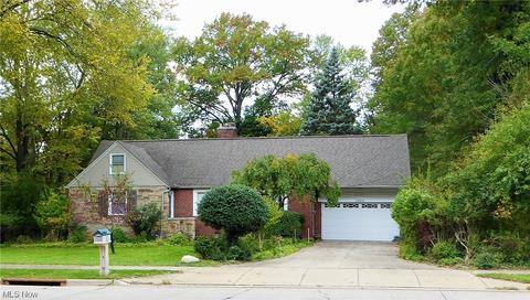 2886 Bishop Rd, Willoughby Hills, OH 44092 | 17 Photos | MLS #4447647 ...