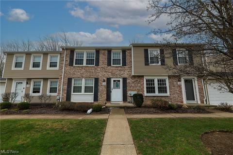 7368 S Chestnut Commons Dr, Mentor, OH 44060 | 31 Photos | MLS #4448446 ...