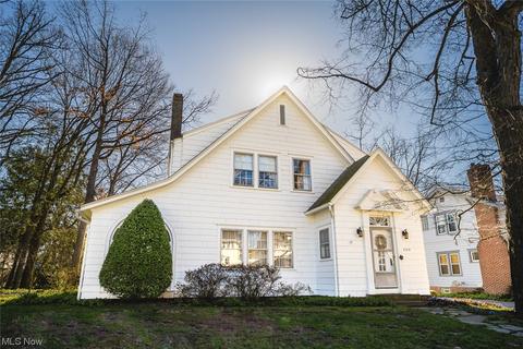 2219 18th St, Cuyahoga Falls, OH 44223 | 35 Photos | MLS #4449371 - Movoto