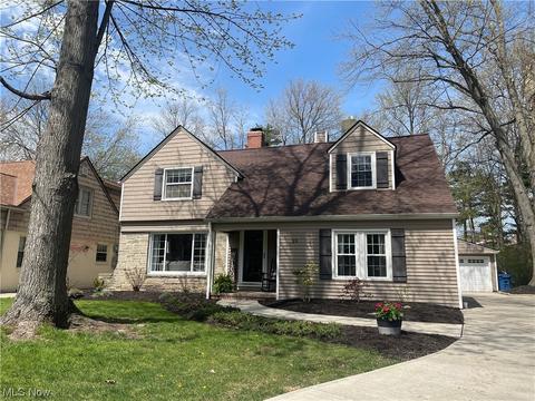 25 Keewaydin Dr, Timberlake, OH 44095 | 35 Photos | MLS #4449974 - Movoto