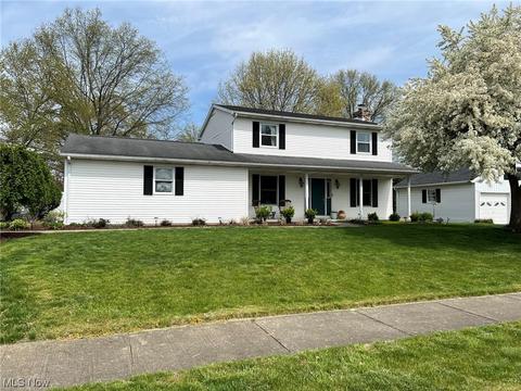401 Springbrook Dr SE, New Philadelphia, OH 44663 | 27 Photos - Movoto