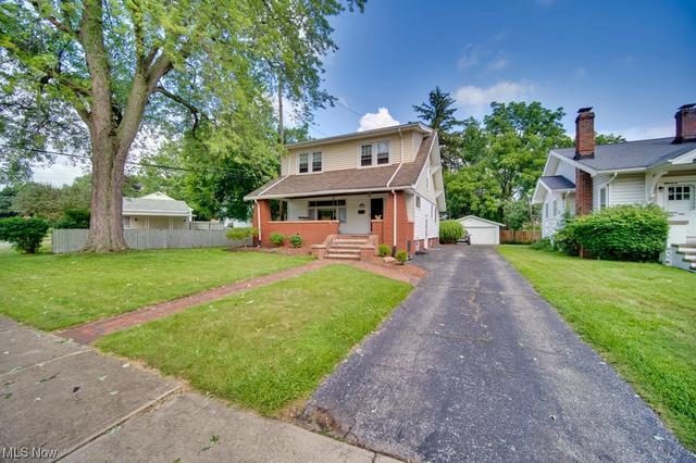 20956 Parklane Dr, Fairview Park, OH 44126 | 29 Photos - Movoto