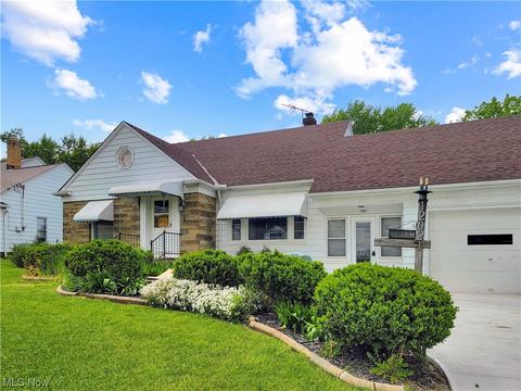 12021 Granger Rd, Garfield Heights, OH 44125 | 35 Photos | MLS #4463857 ...