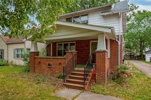 2340 Shaw Ave, Cuyahoga Falls, OH 44223 | 31 Photos | MLS #4466548 - Movoto