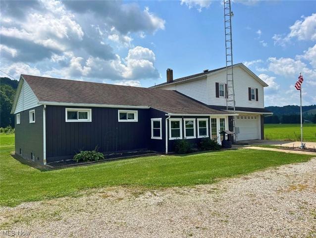 3146 Old Town Valley Rd SW, New Philadelphia, OH 44663 | 23 Photos - Movoto