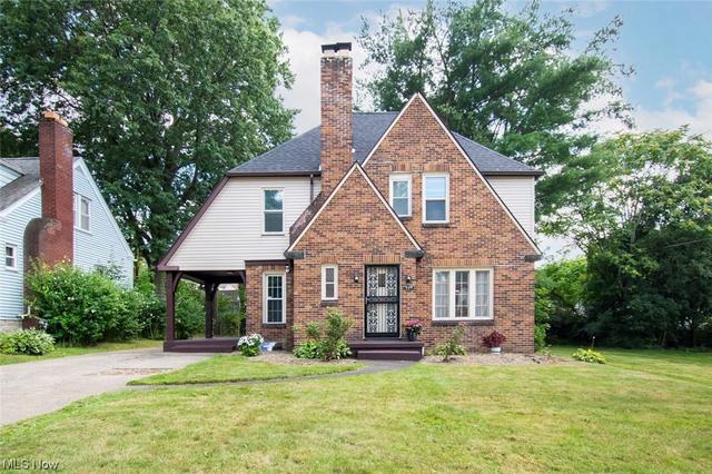 527 Mistletoe Ave, Youngstown, OH 44511 | 35 Photos - Movoto