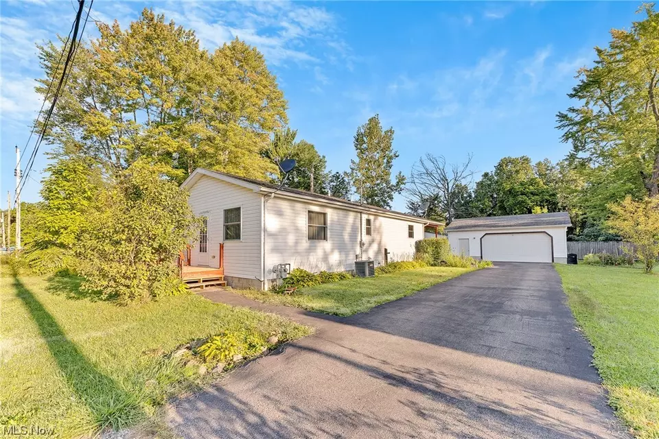 17538 Olive Ave, Lake Milton, OH 44429 | 21 Photos - Movoto