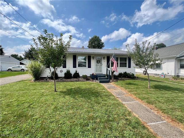 424 2nd Dr NE, New Philadelphia, OH 44663 | 21 Photos - Movoto