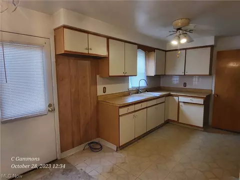 13302 Christine Ave, Garfield Heights, OH 44105 | 16 Photos - Movoto