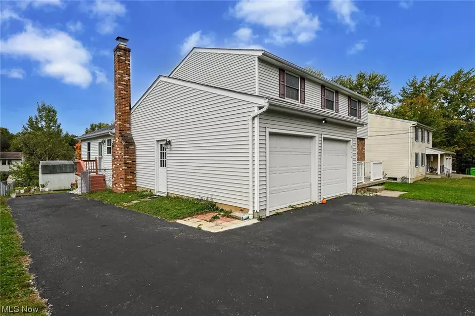 4574 Fishcreek Rd, Stow, OH 44224 | 49 Photos - Movoto