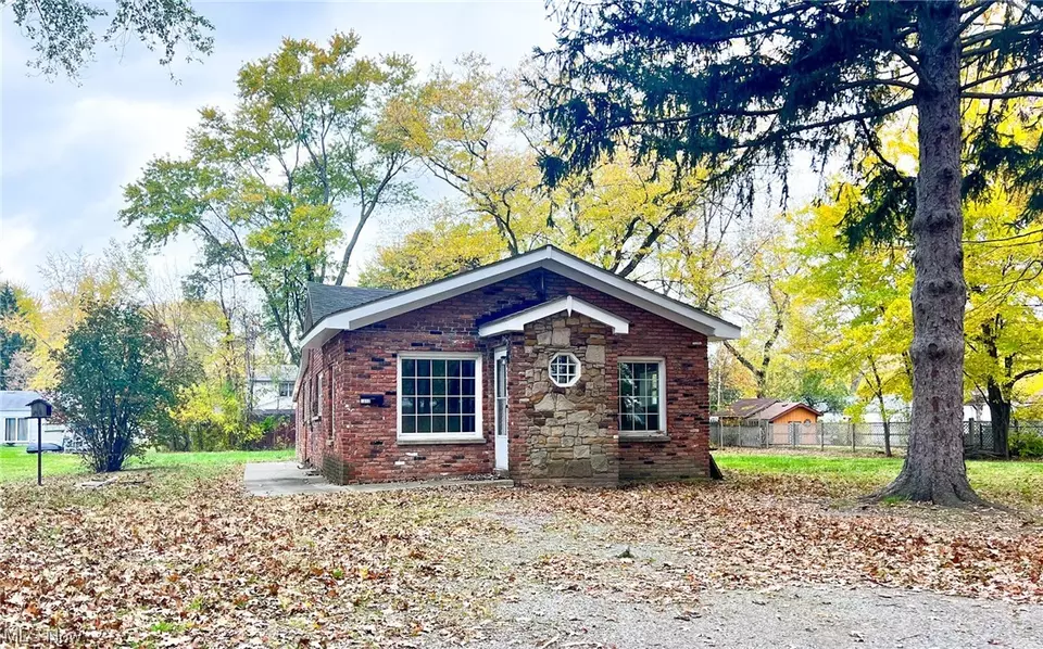 8308 Bellflower Rd, Mentor, OH 44060 - Movoto