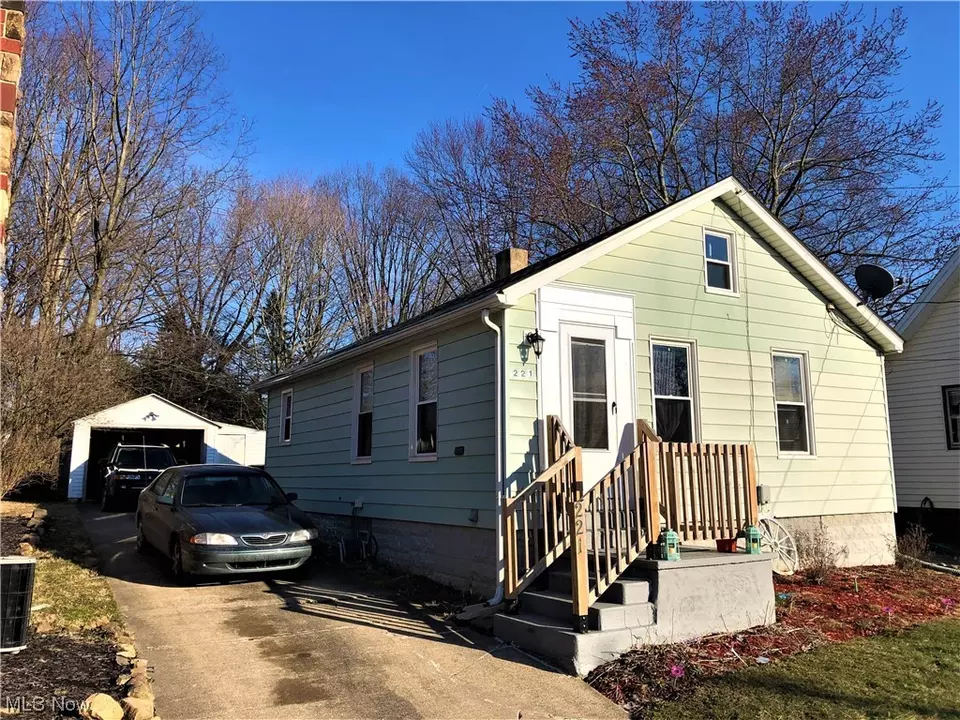 221 S Osborn, Youngstown, OH 44509 | 15 Photos - Movoto