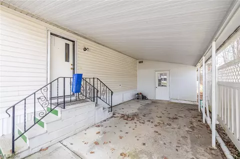 79 Periwinkle Dr, Olmsted Twp, OH 44138 | 32 Photos - Movoto