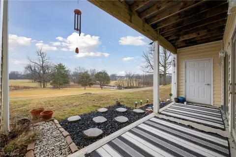 5547 Beavercrest Dr #108, Lorain, OH 44053 | 36 Photos - Movoto