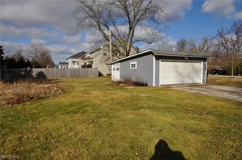 654 Avon Belden Rd, Avon Lake, OH 44012 | 36 Photos - Movoto