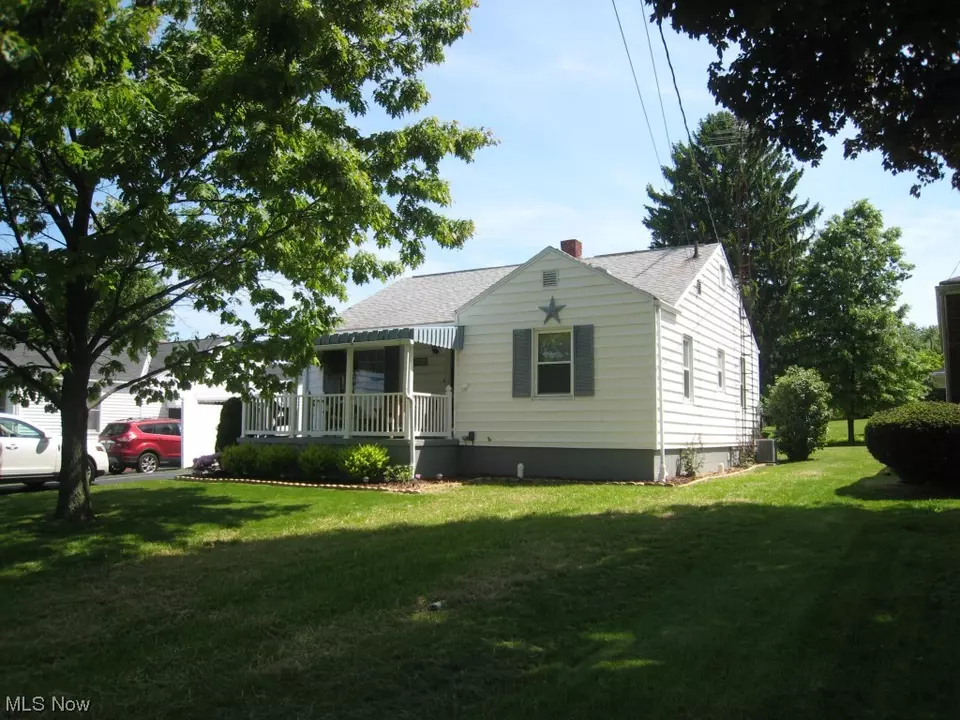 2024 Lisbon St, East Liverpool, OH 43920 | 31 Photos - Movoto