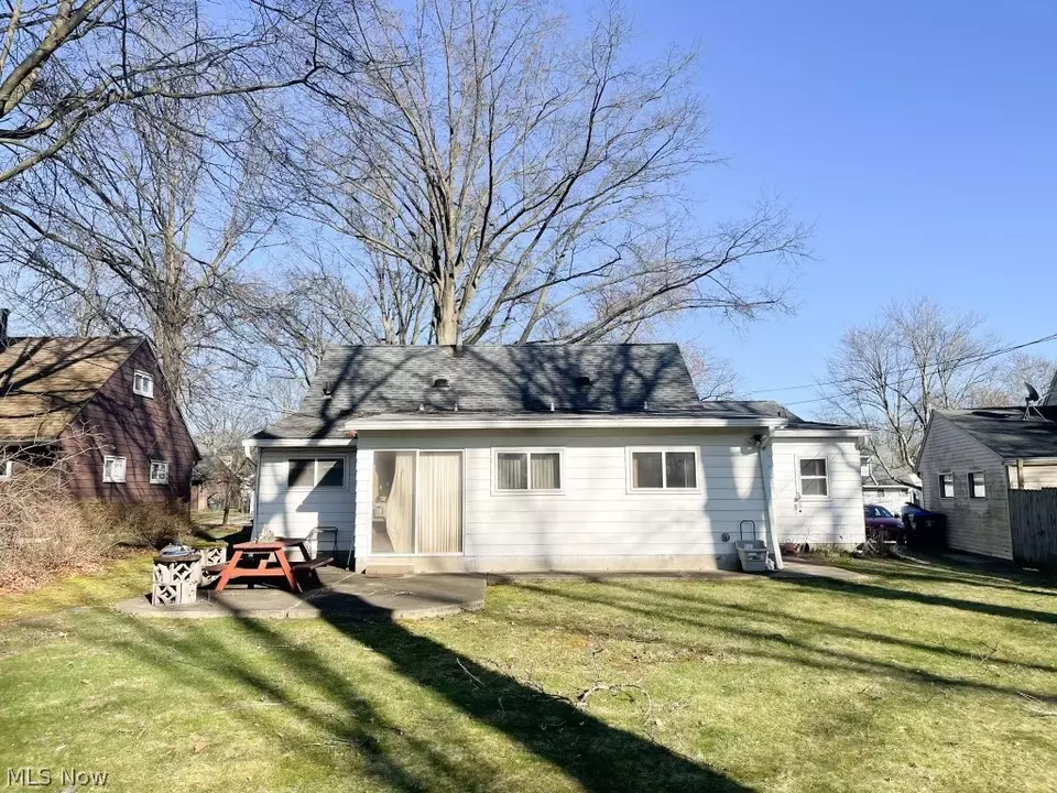 3099 Prior Dr, Cuyahoga Falls, OH 44223 | 6 Photos - Movoto