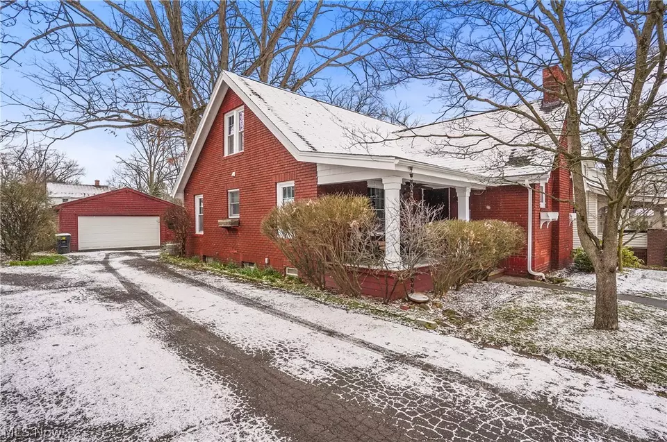 1754 Edgewood St NE, Warren, OH 44483 | 32 Photos - Movoto