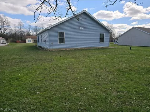 1453 Hillcrest Dr, Atwater, OH 44201 | 23 Photos - Movoto