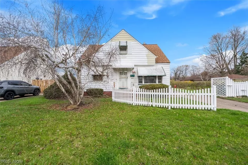 4767 Southwood Dr, Brooklyn, OH 44144 | 33 Photos - Movoto