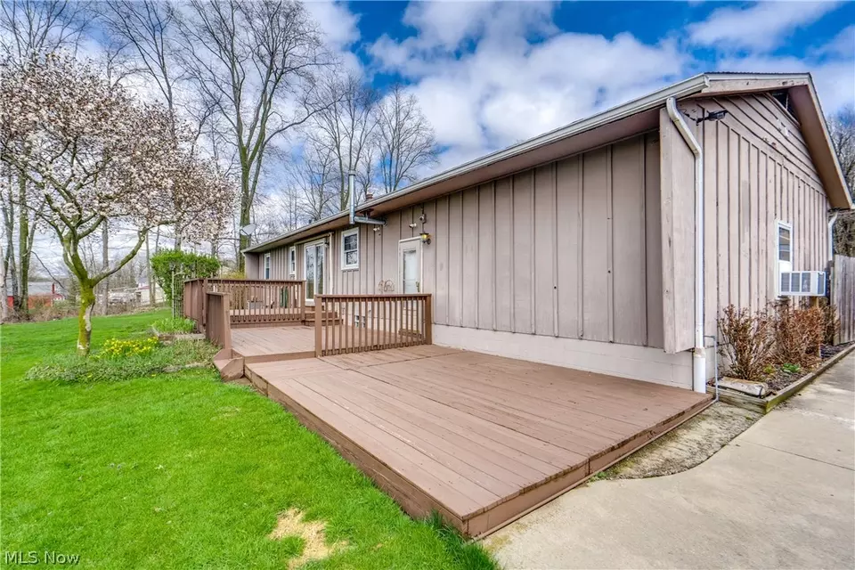 8454 Wadsworth Rd, Wadsworth, OH 44281 | 25 Photos - Movoto