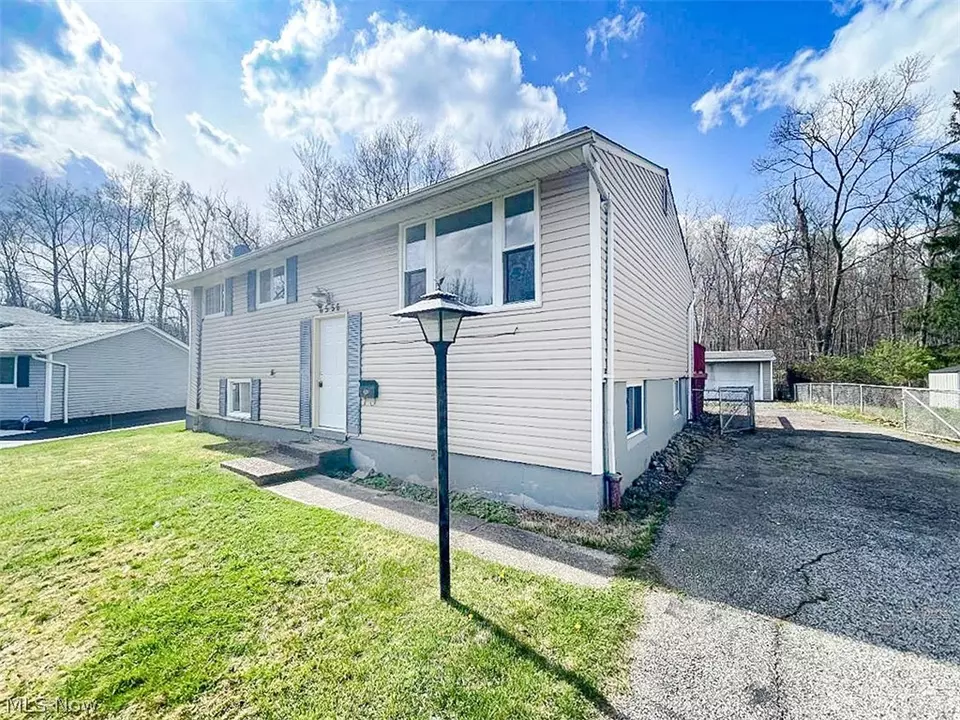 6556 Pau Pau Ct, Bedford, OH 44146 | 25 Photos - Movoto