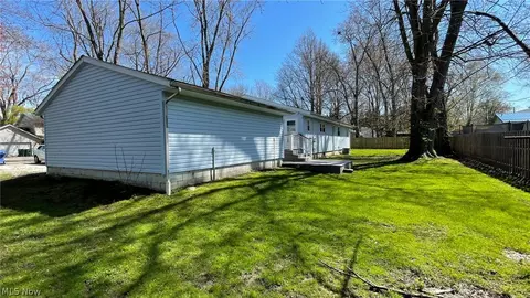 1488 Lake View Ave, Madison, OH 44057 | 26 Photos - Movoto