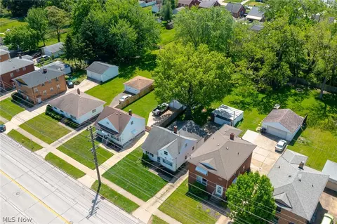 3109 Snow Rd, Cleveland, OH 44134 | 41 Photos - Movoto