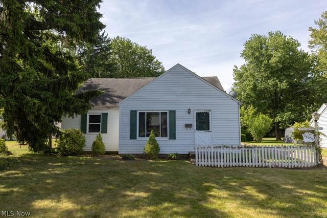 24059 Hedgewood, Westlake, OH 44145 | 1 photo - Movoto