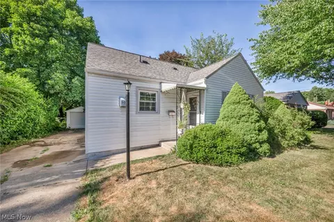 299 E Baird Ave, Barberton, OH 44203 | 29 Photos - Movoto